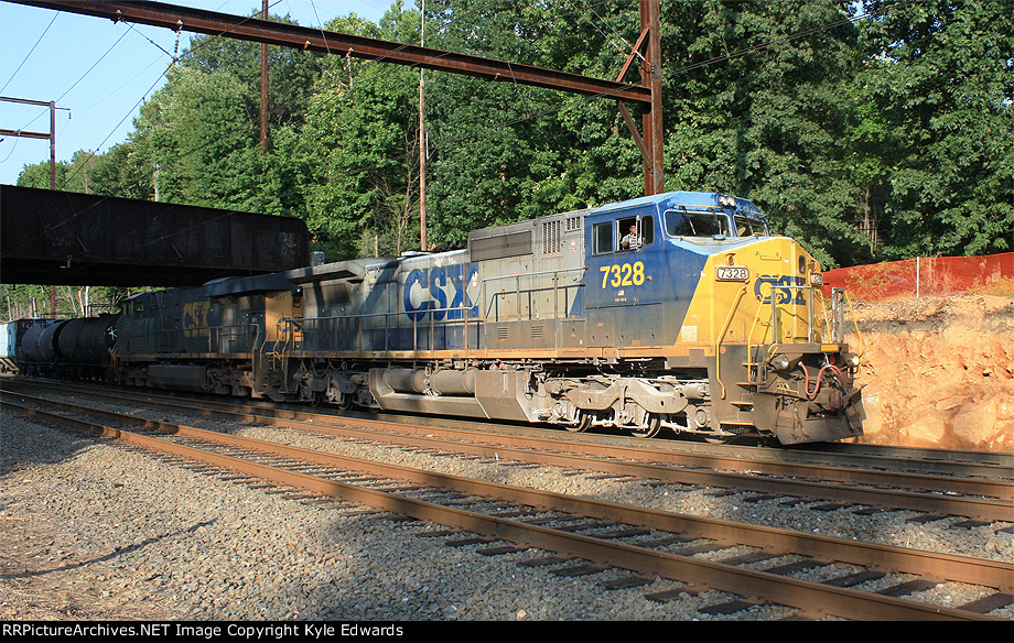 CSX C40-8W #7328 on Q417-22
